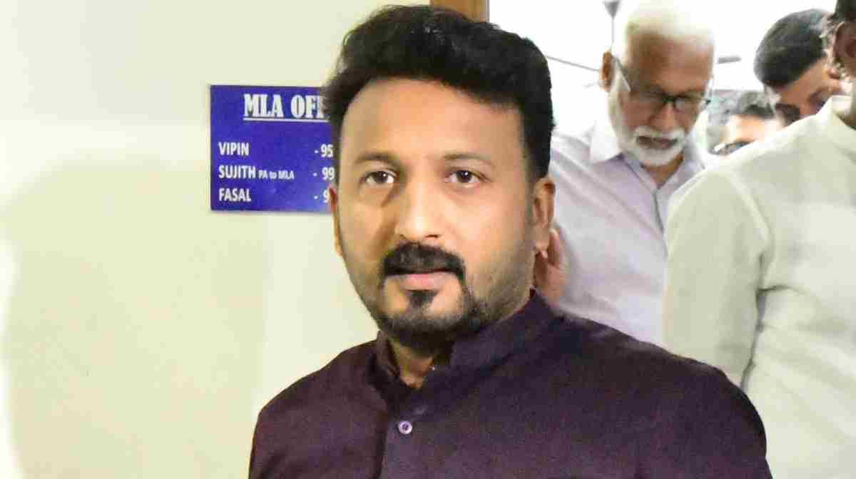 ‘ഓഫീസില്‍ വേണ്ട ഫ്ലാറ്റില്‍ കാണാമെന്ന് പറഞ്ഞത് ലൈംഗികബന്ധത്തിനല്ല ...