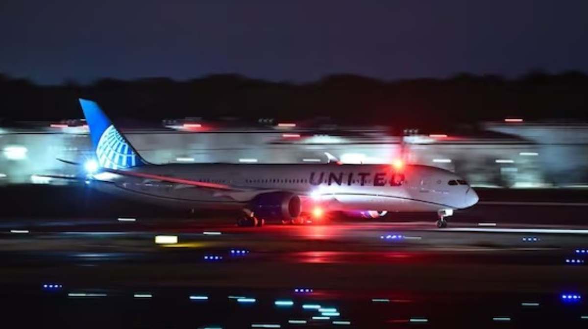 Mayday Alert Issued for Boeing 787 After Takeoff | ടേക്ക് ഓഫിന് ...