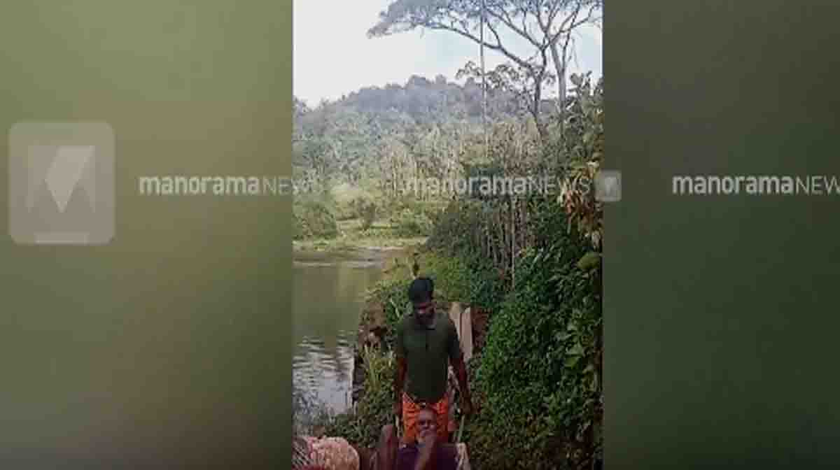 വഴിയില്ല, രോഗികള്‍ക്കായി കൈവണ്ടി; ദുരിതം മന്ത്രി ഓ.ആർ. കേളുവിന്‍റെ ...