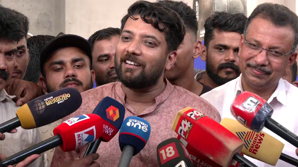 'അന്‍വര്‍ രാഹുല്‍ മാങ്കൂട്ടത്തിലിനെ വിളിച്ചു വരുത്തിയതാണെന്നാണ് ഞാന് ...