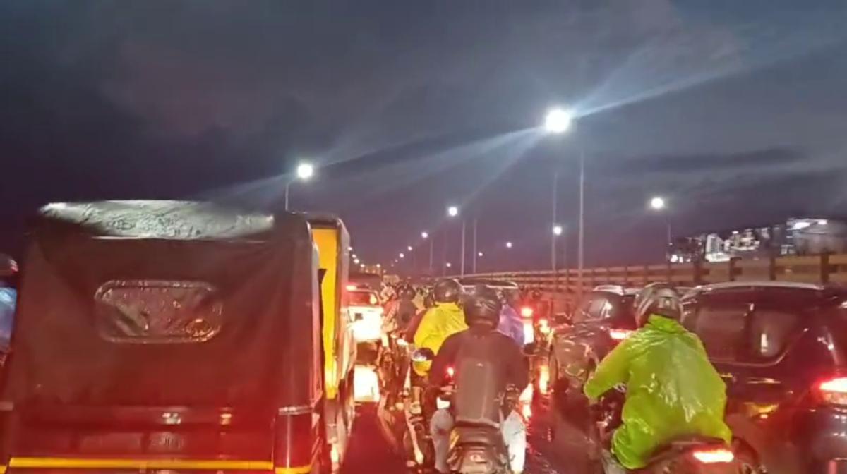 ആലപ്പുഴ– അരൂര്‍ ദേശീയപാതയില്‍ വന്‍ ഗതാഗതക്കുരുക്ക്|Aroo|Trafic block