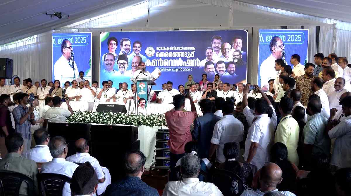 ആര്യാടന്‍ ഷൗക്കത്തിന്‍റെ തിരഞ്ഞെടുപ്പ് പ്രചാരണ വേദിയില്‍ അബ്ബാസലി ...