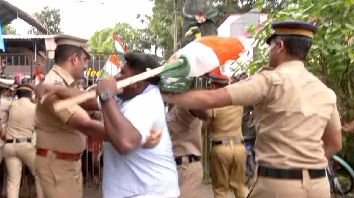 Karthikappally School Roof Collapse Protests Turn Violent | കാര് ...