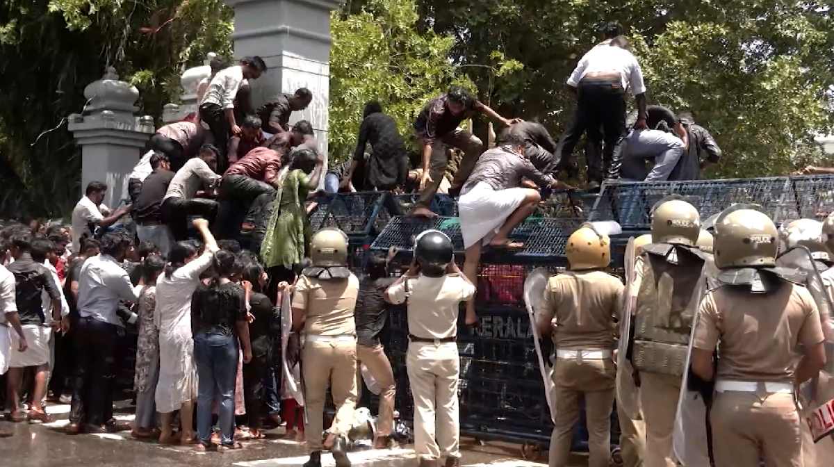 കരച്ചിലോട് കരച്ചിൽ; ആറാട്ടണ്ണനെ കാണാൻ പെരേര പൊലീസ് സ്റ്റേഷനിൽ | alan ...
