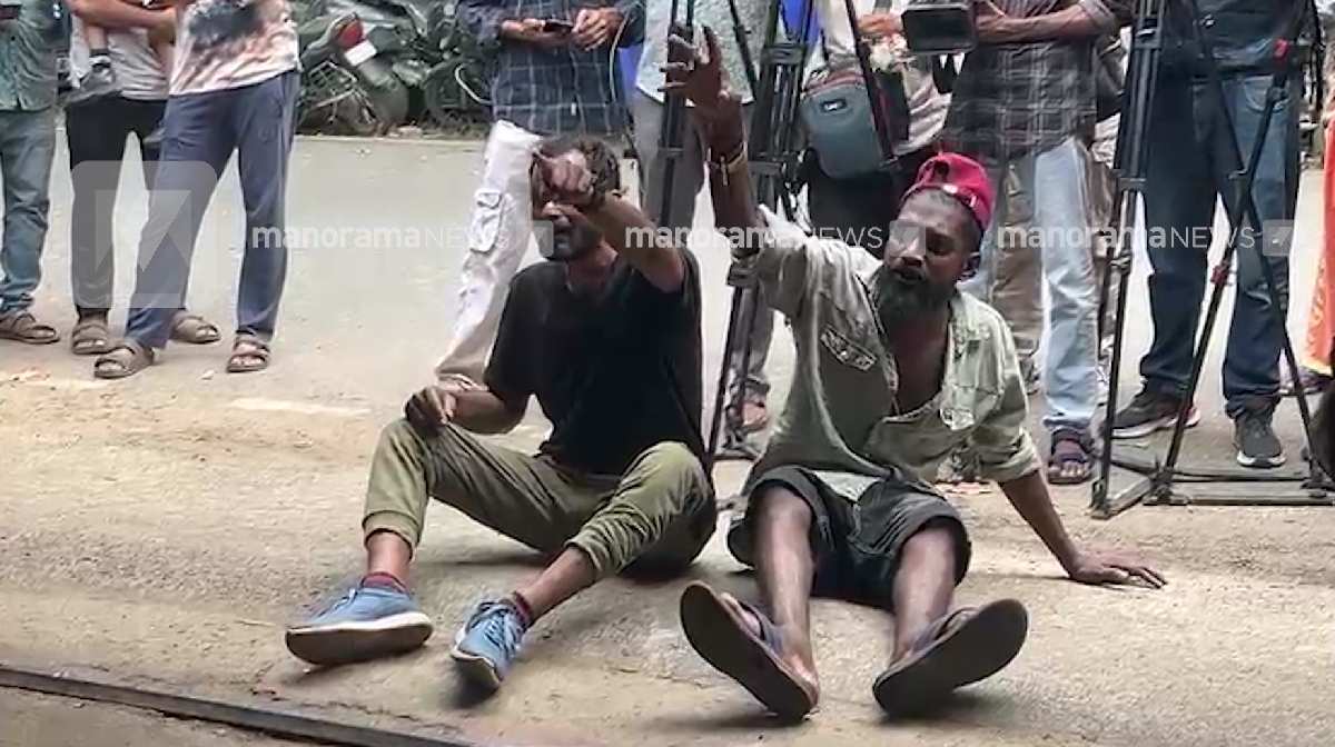 Youths Protest Vedan's Arrest at Police Station