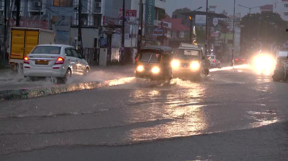 Orange Alert Declared in Two Kerala Districts | പെരുമഴ വരുന്നു; നാളെ ...
