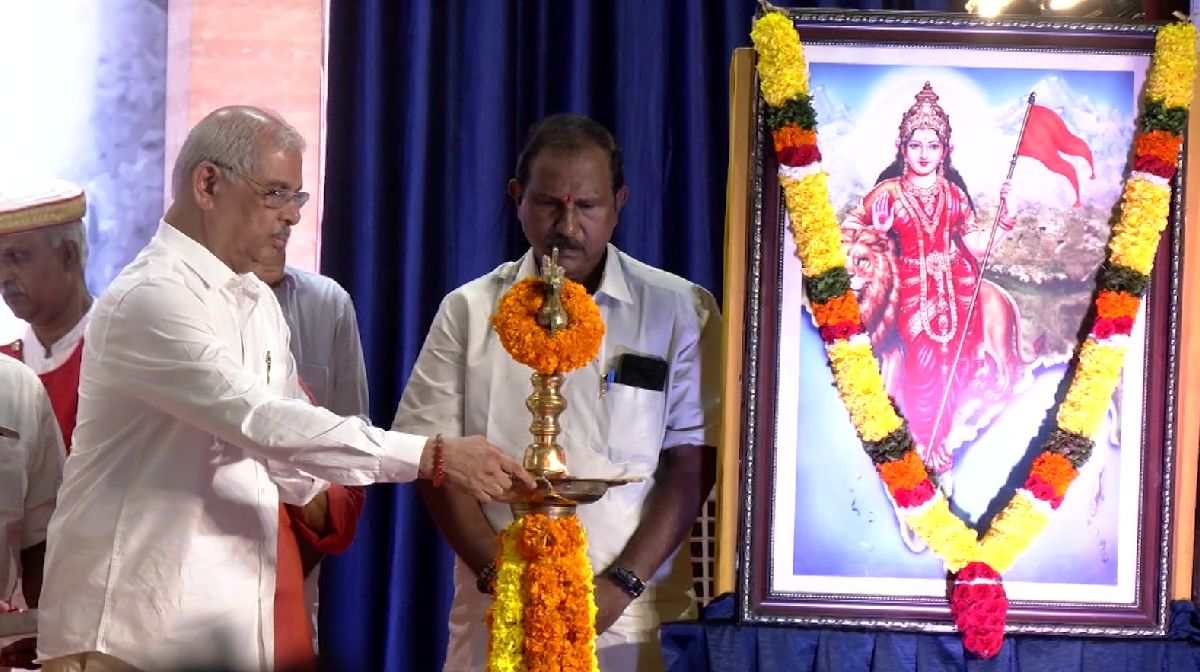 ഭാരതാംബ വിവാദം; പരസ്പരം കത്തയച്ച് മുഖ്യമന്ത്രിയും ഗവര്‍ണറും | Kerala CM ...