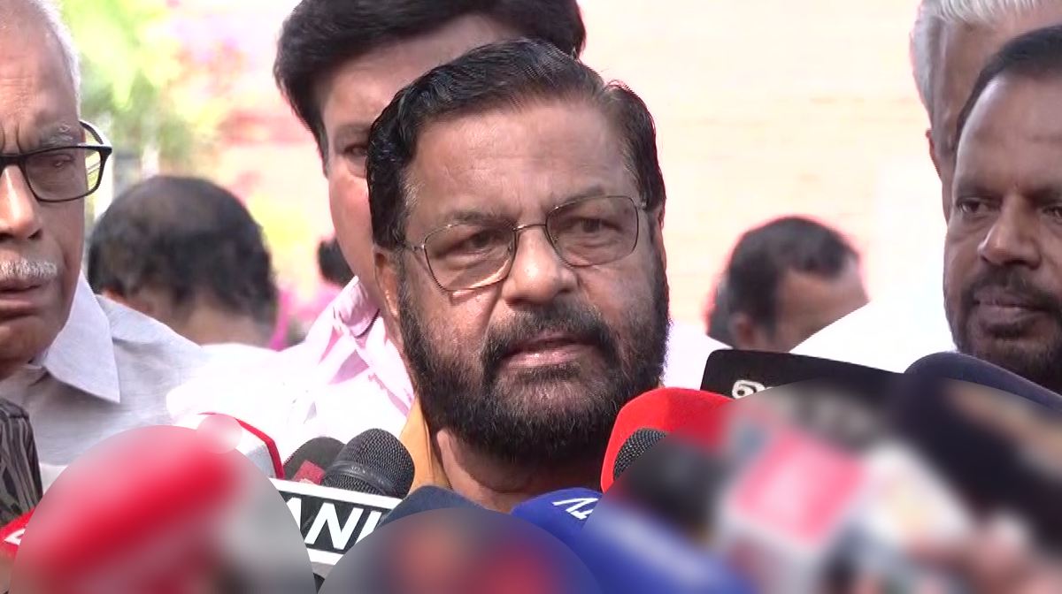 Kadakampally Surendran Says Sonia Gandhi Would Not Host a Tainted ...
