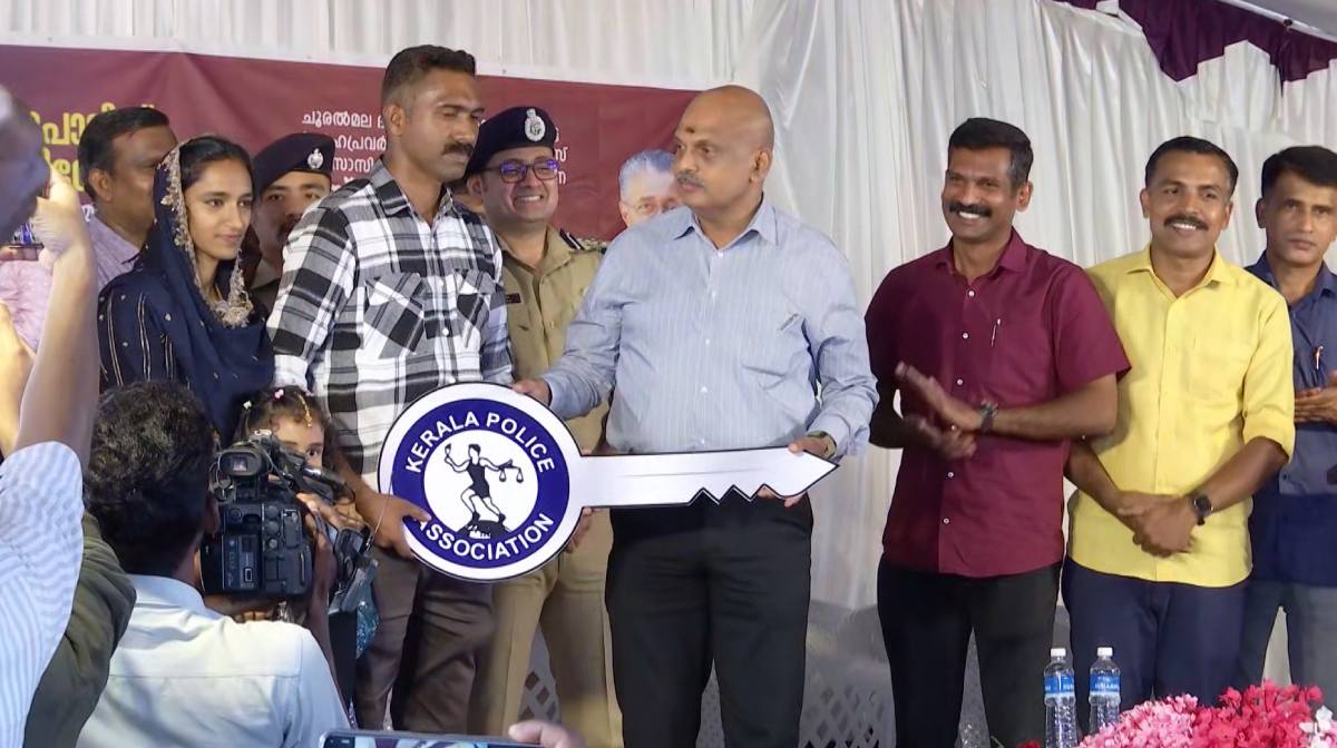 അഭയമേകാന്‍ സൗഹൃദത്തണല്‍; ഉരുള്‍പൊട്ടലില്‍ വീട്‌ നഷ്ടപെട്ട പൊലീസുകാര് ...