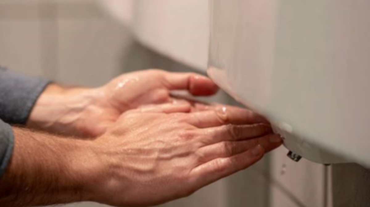 The Hidden Dangers of Public Hand Dryers | പൊതു ശുചിമുറികളിലെ ഹാൻഡ് ...