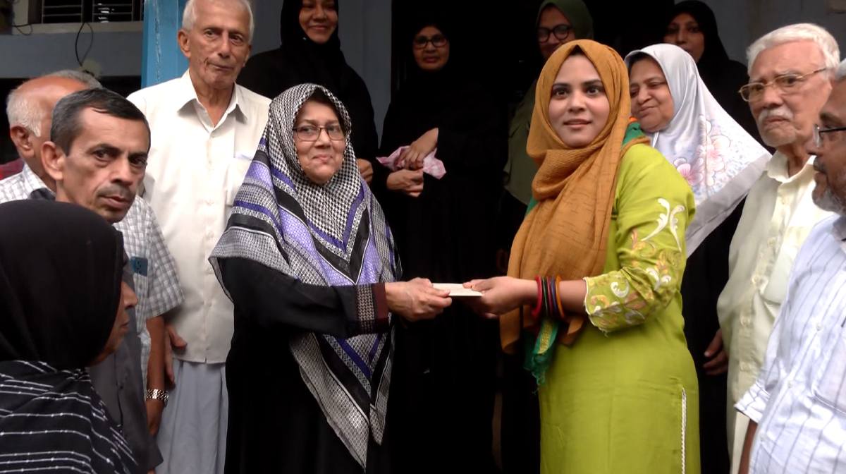 Fathima Thahliya Receives Election Funds from Historic Kuttichira ...