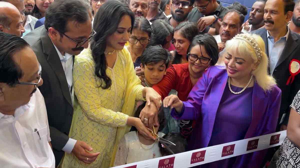 വാലത്ത് ജ്വല്ലേഴ്സ് പുതിയ ഷോറൂം ആലുവ പാലസിന് സമീപം തുറന്നു | Valath ...