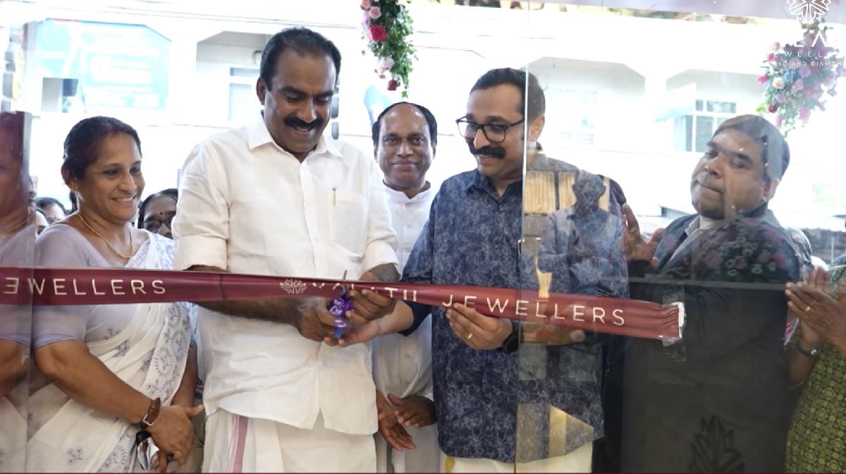 വാലത്ത് ജ്വല്ലേഴ്സിന്റെ രണ്ടാമത്തെ പുതിയ ഷോറൂം കാഞ്ഞൂരില്‍ തുറന്നു ...