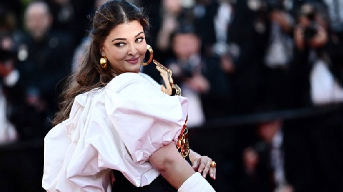 കാനിന്‍റെ മനം കവര്‍ന്ന ഐശ്വര്യ; അണിഞ്ഞത് ബ്ലാക്ക് ആന്‍റ് വൈറ്റ് ഗൗണ് ...