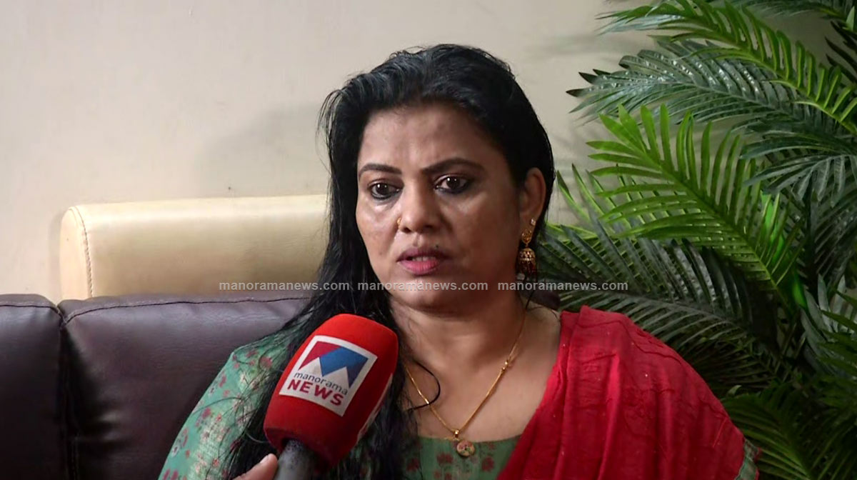 ‘ചുംബിച്ചു, കെട്ടിപ്പിടിച്ചു’; മുകേഷ് ഉള്‍പ്പെടെ 7 പേര്‍ക്കെതിരെ നടി ...