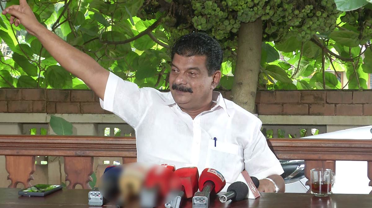 സതീശന്റെ അത്ര ബുദ്ധിയില്ല; എന്നാല്‍ സതീശന്റെ അത്ര പൊട്ടനല്ല ...