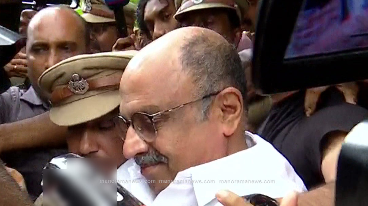 രേഖകള്‍ ഹാജരാക്കാതെ സിദ്ദിഖ്; ‘പരാതിക്കാരിയെ കണ്ടത് നിള തിയറ്ററില് ...