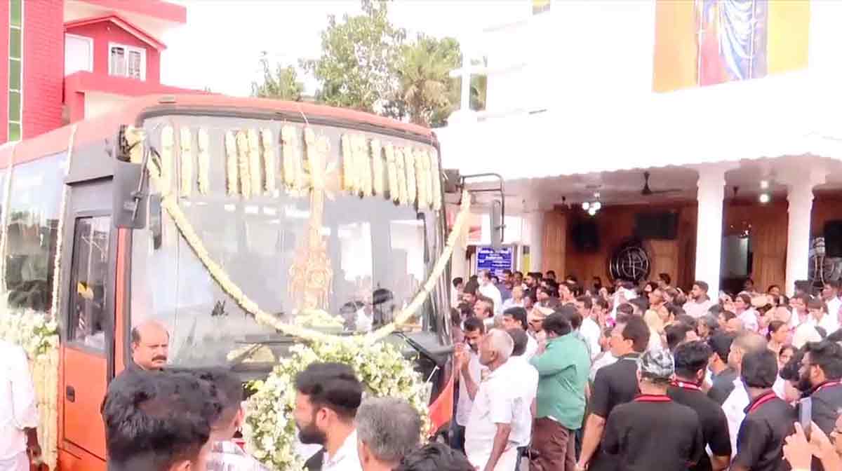 ശ്രേഷ്ഠ ബാവായ്ക്ക് അന്ത്യാഞ്ജലി; കോതമംഗലത്തെ സംസ്കാരശുശ്രൂഷകൾ പൂ ...
