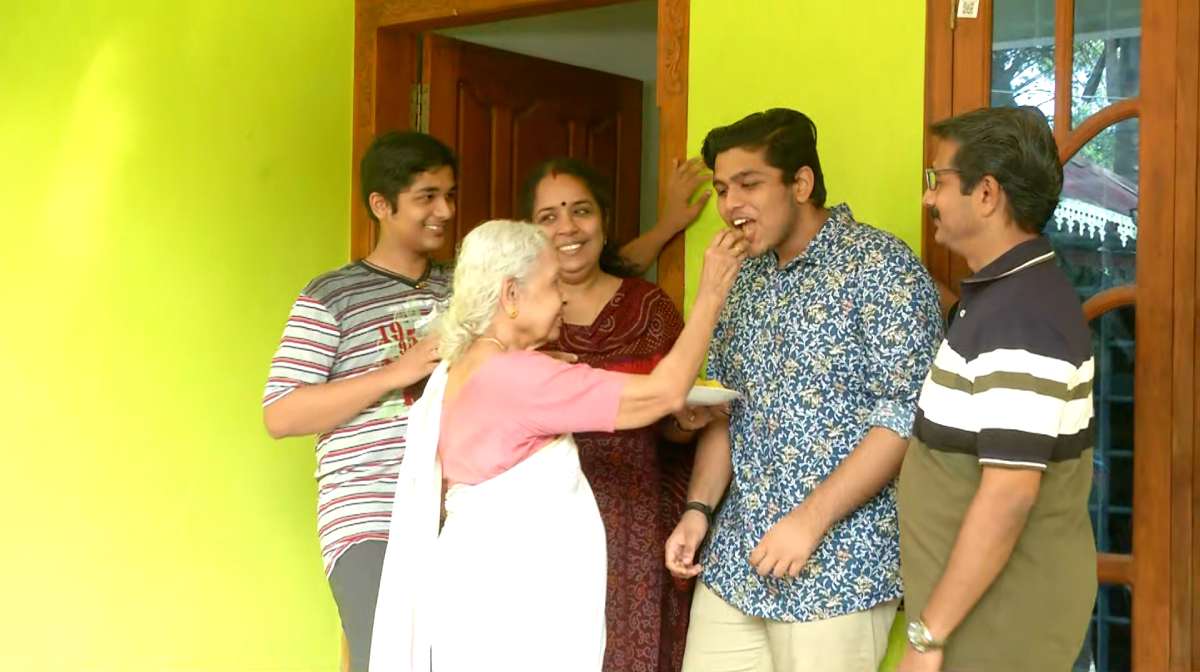 പത്താം ക്ലാസ് മുതല്‍ തുടങ്ങിയ തയ്യാറെടുപ്പ്; ഒന്നാം റാങ്കിന്‍റെ ...