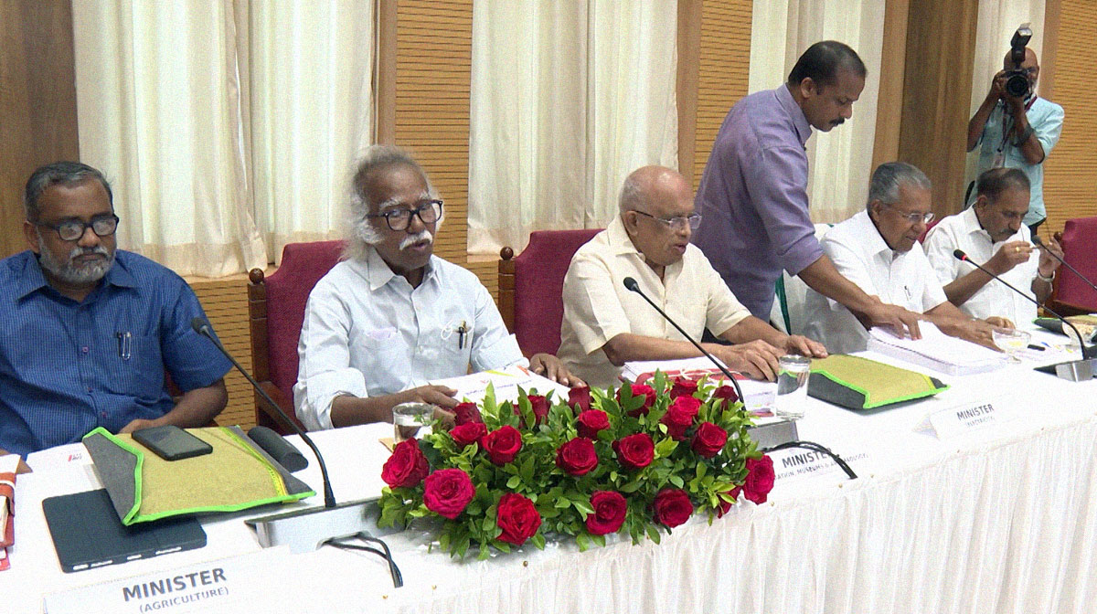 റയില്‍പാതയ്ക്ക് എന്‍ഒസി നല്‍കുന്നില്ലെന്ന് എംപി; കൈയില്‍ തരാമെന്ന് ...