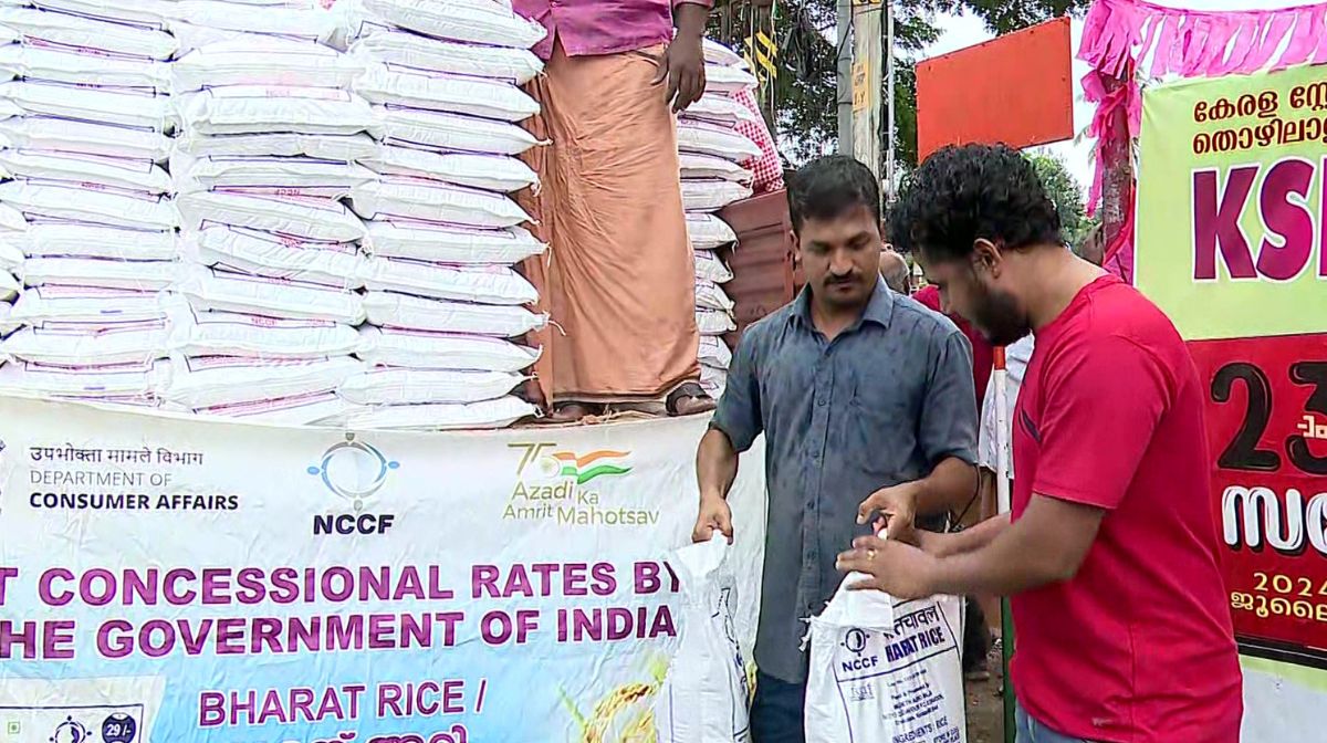 Bharat Rice | ഭാരത് അരി വീണ്ടും വിതരണം ചെയ് തു തുടങ്ങി; വിപണനം പ്രത്യേക ...