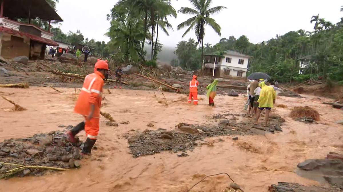 ''ഞങ്ങളിവിടെ പത്തിരുന്നൂറ് പേരുണ്ട്; കിട്ടിയ മൃതദേഹങ്ങളും മദ്രസയിലുണ്ട് ...