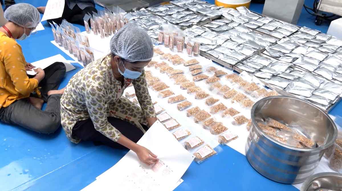 മനസ്സ് തകര്‍ന്നവരുടെ വയറ് നിറയ്ക്കാന്‍ അന്നമൊരുക്കുന്നവര്‍ | wayanad ...