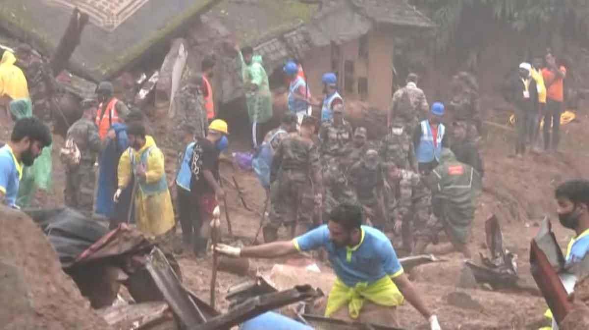ജീവനറ്റ സ്വപ്നങ്ങള്‍, ചെളിമൂടിയ പ്രതീക്ഷകള്‍; ദുരന്തബാക്കിയായി മുണ്ടക്കൈ | wayanad landslide ...
