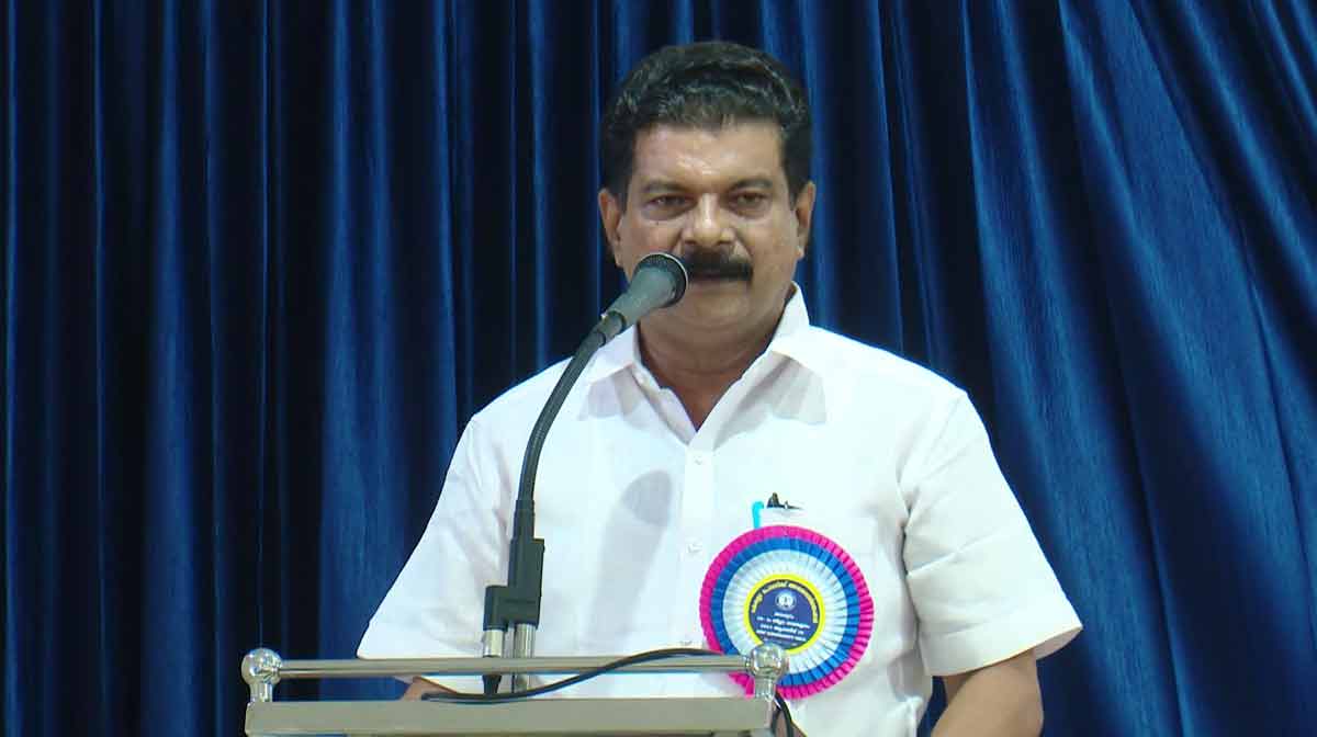 p v anwar| ‘പാര്‍ക്കിലെ റോപ് മോഷണം പോയി’; വേദിയില്‍ എസ്പിയെ ...