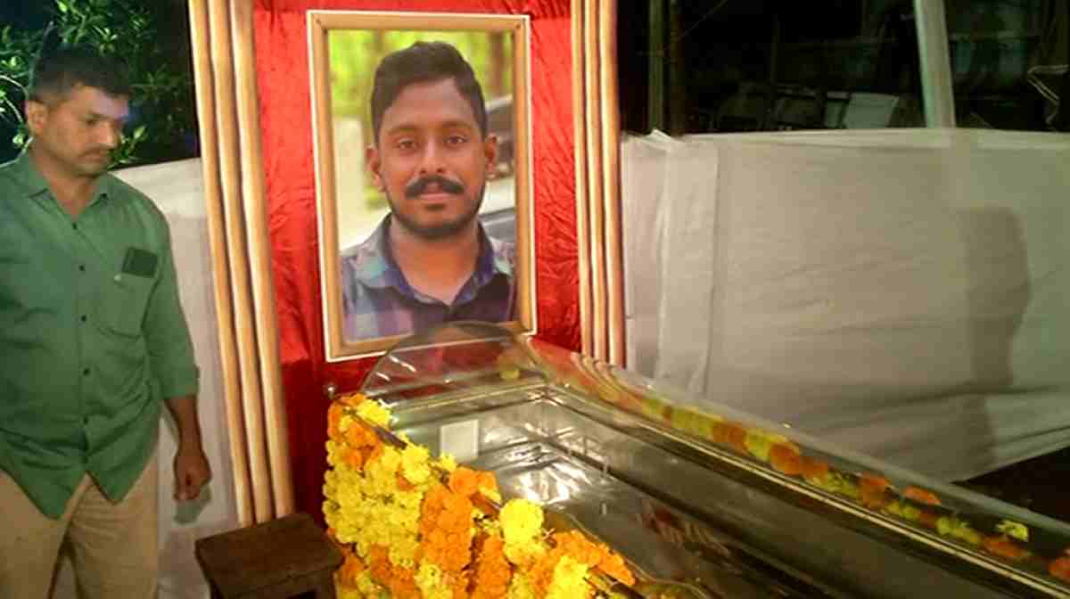 മരത്തടിയുമായി പോയ വഴിയിലൂടെ അന്ത്യയാത്ര; അര്‍ജുനെ ഏറ്റുവാങ്ങി ജന്‍മനാട് ...