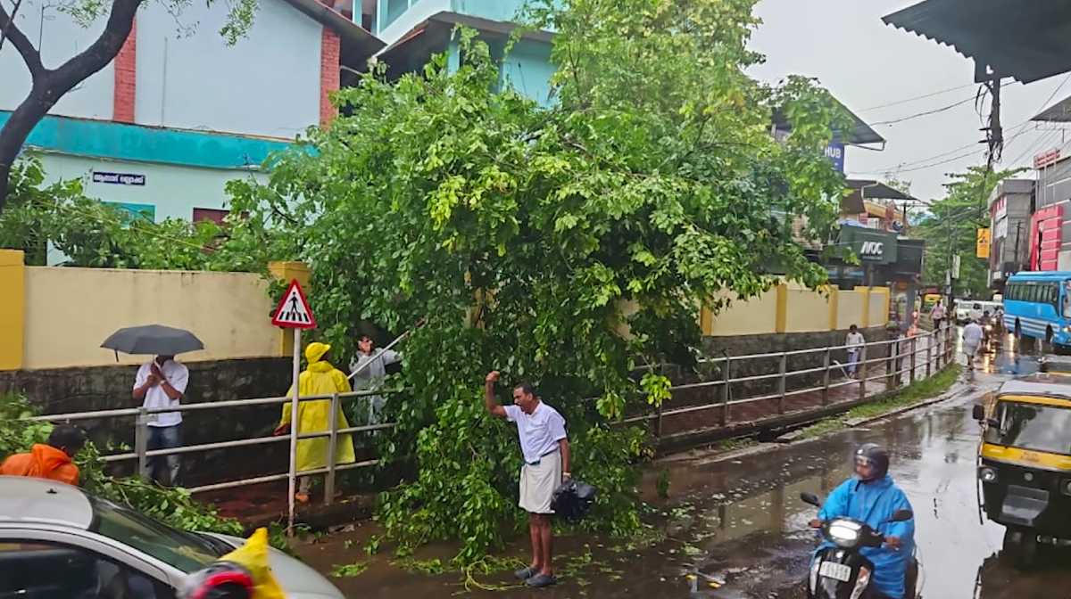 തലസ്ഥാനത്ത് കനത്തമഴ‌; കാസര്‍കോട് വിനോദസഞ്ചാര കേന്ദ്രങ്ങള്‍ അടച്ചു ...