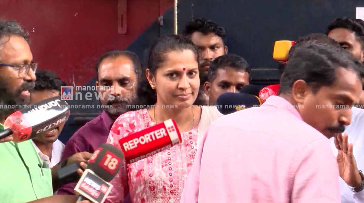 പി.പി ദിവ്യയെ കൈവിടാതെ കണ്ണൂര്‍ സര്‍വകലാശാല; ഇപ്പോഴും സെനറ്റ് അംഗം | PP ...