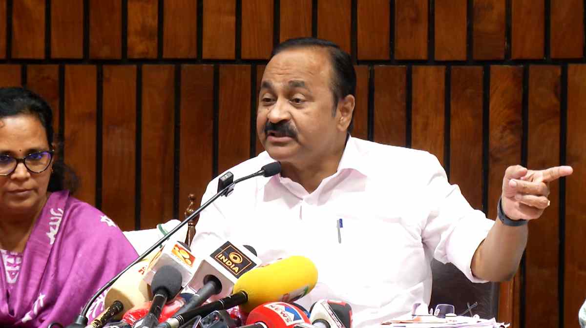 ‘കെ.കെ. രമയുടെ ചോദ്യങ്ങള്‍ക്ക് മറുപടി നല്‍കാനുള്ള കരുത്ത് ഇരട്ട ചങ്കന് ...