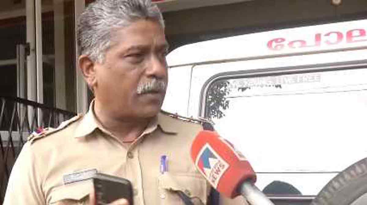 ജീവന്‍റെ വിലയുള്ള കരുതല്‍; പാലത്തില്‍ നിന്ന് ചാടിയ അമ്മയ്ക്കും മക്കള് ...