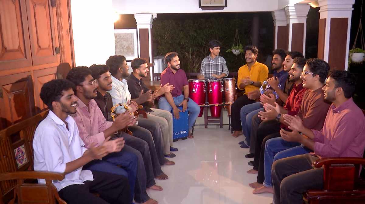 വൈറല്‍ മുട്ടിപ്പാട്ട് സംഘം ദേ ഇവിടെയുണ്ട്; ടീം അല്‍ മുബാറക് ...