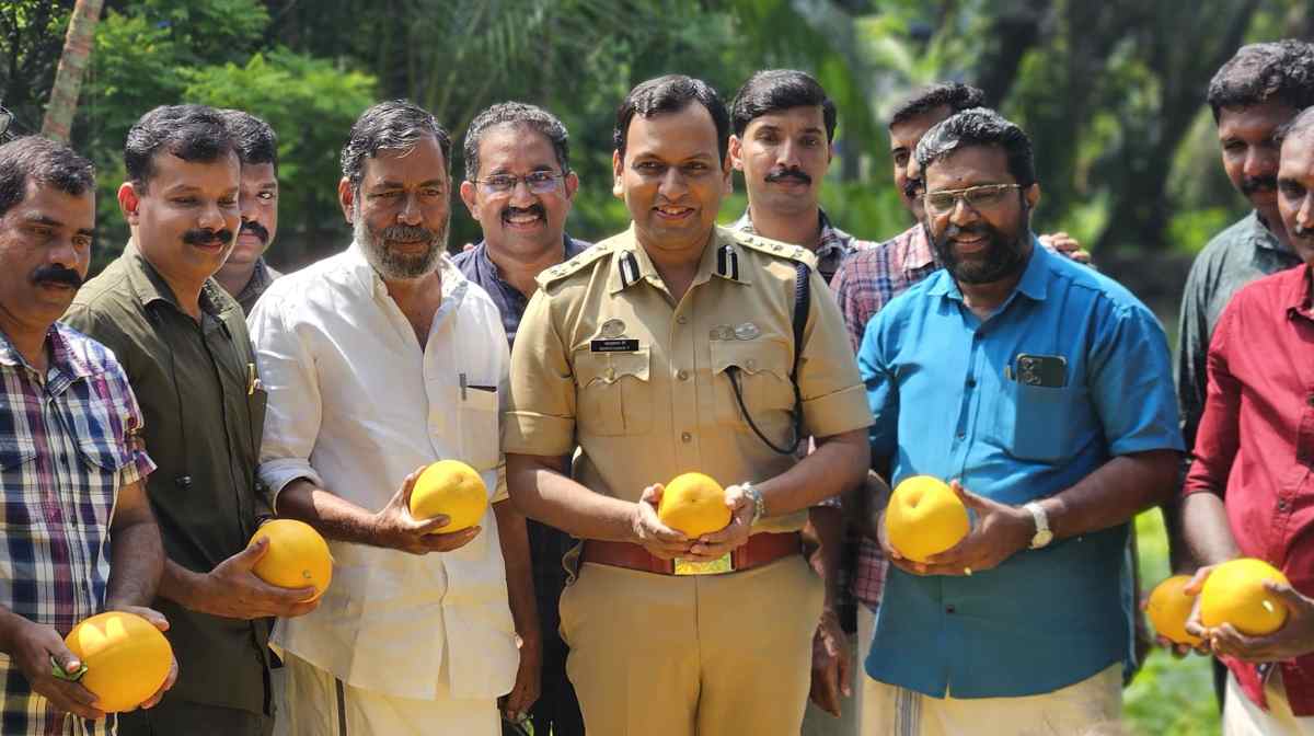 കണികാണാന്‍ കണിവെള്ളരിയൊരുക്കി പൊലീസ് | മഴ ചതിച്ചിട്ടും ...