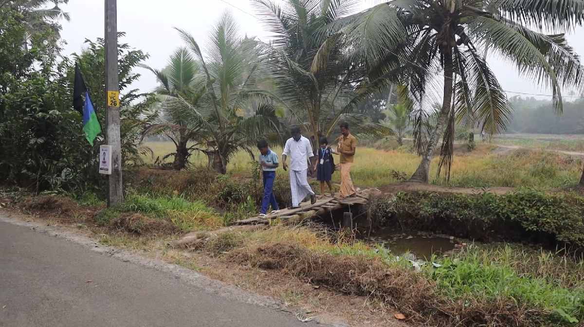 മൃതദേഹം ചുമന്നു കൊണ്ടു പോകുന്നത് അരക്കിലോമീറ്റർ ; വട്ടൂക്കരിയെ കാണാതെ ...