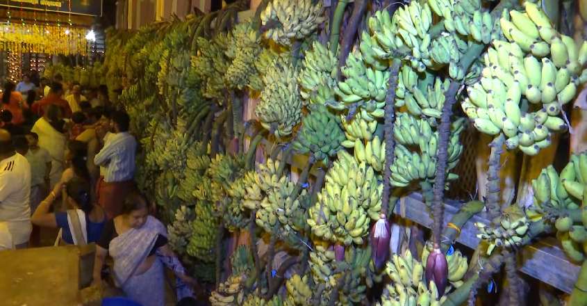 നവരാത്രി ആഘോഷം; ഊരകത്തമ്മ തിരുവടി ക്ഷേത്രത്തിൽ കാഴ്ചകുല വിതാനം നടന്നു