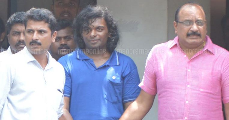 നന്ദന്‍കോട് കൂട്ടക്കൊലക്കേസ് പ്രതി കേഡല്‍ ജിന്‍സന്‍ ഗുരുതരാവസ്ഥയില് ...