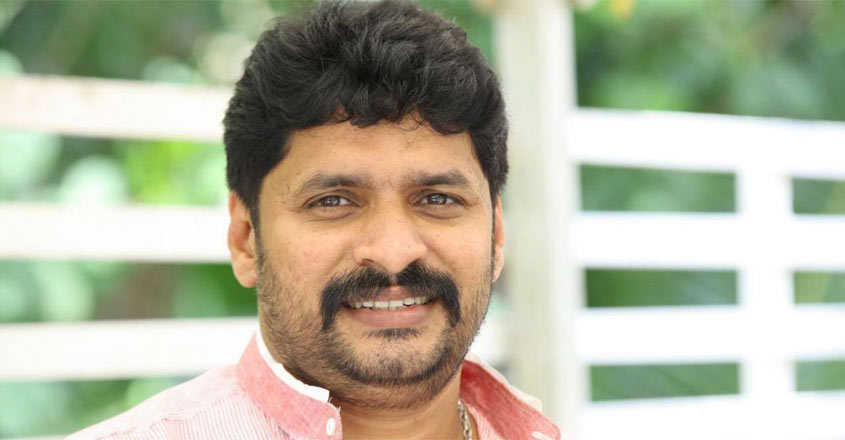 നിര്‍മാതാവ് ജയ്സണ്‍ എളംകുളം കൊച്ചിയിലെ ഫ്ലാറ്റില്‍ മരിച്ചനിലയില് ...