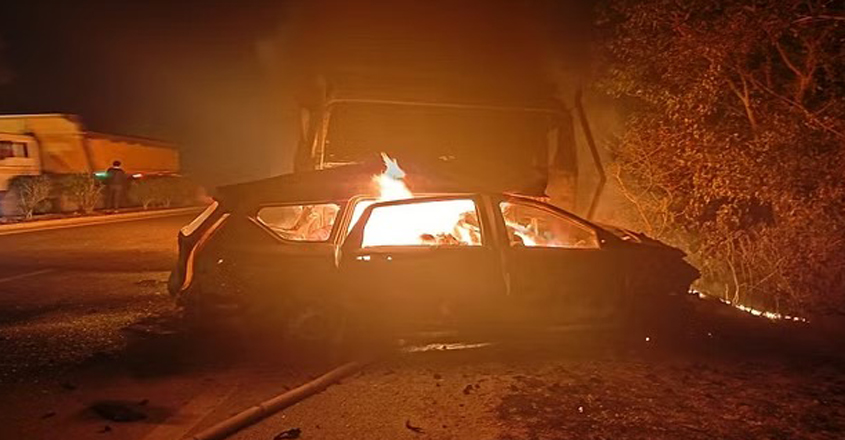യുപിയില്‍ കാര്‍ ട്രക്കിലിടിച്ച് തീപിടിച്ച് എട്ടുപേര്‍ വെന്തുമരിച്ചു ...