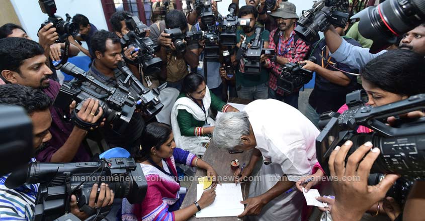 12 തവണ ഉമ്മന്‍ചാണ്ടി പ്രതിനിധീകരിച്ച മണ്ഡലം; പുതുപ്പള്ളിയില്‍ ഇനിയാര് ...