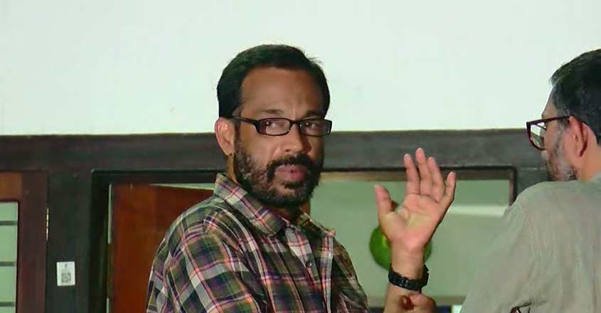 ‘പണം വാങ്ങിയയാളെ ഓർക്കുന്നില്ല; കാഴ്ചയ്ക്ക് പ്രശ്നമുണ്ട്': നിലപാട് ...