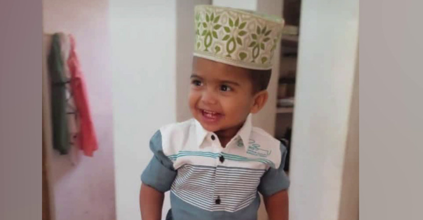 കളിക്കുന്നതിനിടെ പന്ത് തൊണ്ടയിൽ കുടുങ്ങി; രണ്ടര വയസ്സുകാരന് ...