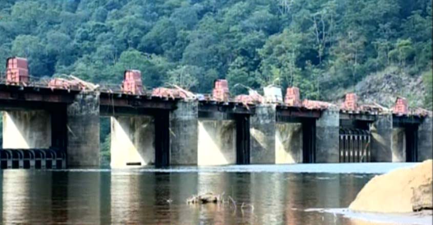 പെരിങ്ങല്‍ക്കുത്തിൽ നീരൊഴുക്ക് വര്‍ധിച്ചു; ഷട്ടറുകള്‍ തകരാറി ...