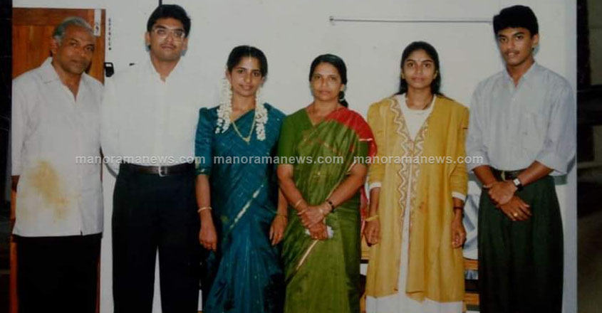 കൊന്നവളും കൊല്ലപ്പെട്ടവരും ഒറ്റ ഫ്രെയിമിൽ; ജോളി–റോയി വിവാഹചിത്രം ...