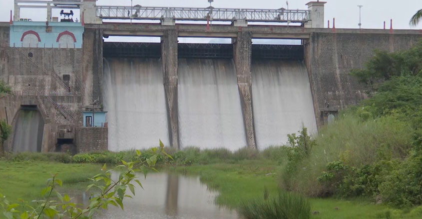 ജലനിരപ്പുയർന്നു;പാലക്കാട് വാളയാർ അണക്കെട്ടിന്റെ ഷട്ടറുകൾ തുറന്നു ...