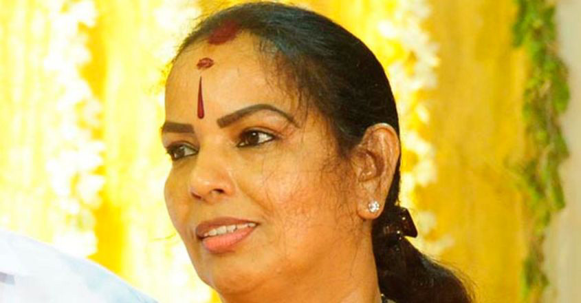 ഫോൺ വിവാദം: വിനോദിനി ബാലകൃഷ്ണന് വീണ്ടും നോട്ടിസ് അയയ്ക്കാൻ കസ്റ്റംസ് ...