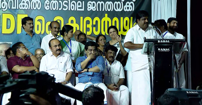 ആവിക്കൽ സമരം പരസ്യമായി ഏറ്റെടുത്ത് യുഡിഎഫ്; പദ്ധതി മാറ്റുംവരെ വരെ സമരം ...
