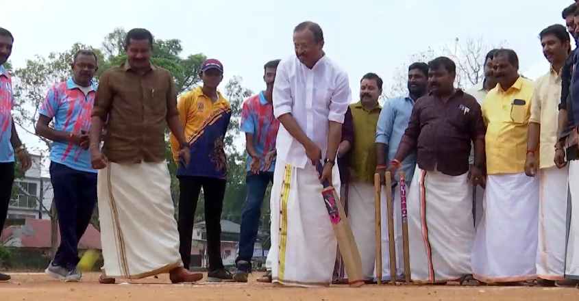 ക്രിക്കറ്റ് കളിച്ചാല്‍ വോട്ട് കിട്ടുമോ ? മൈതാനത്തെ വോട്ട് പിടുത്തം |Attingal